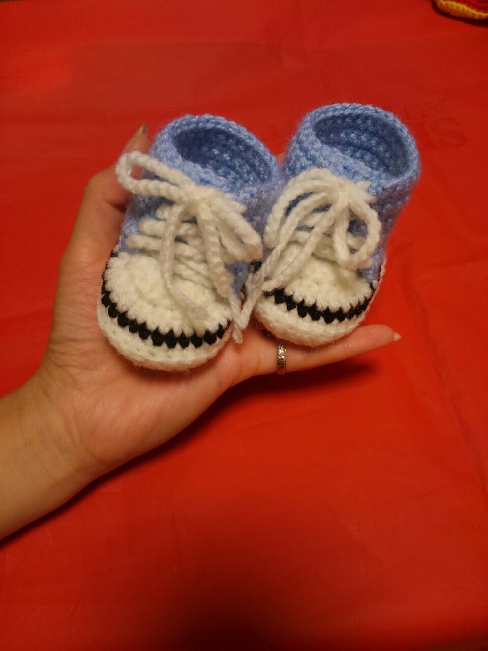 スニーカー風 ベビーシューズ | DAISOの輪