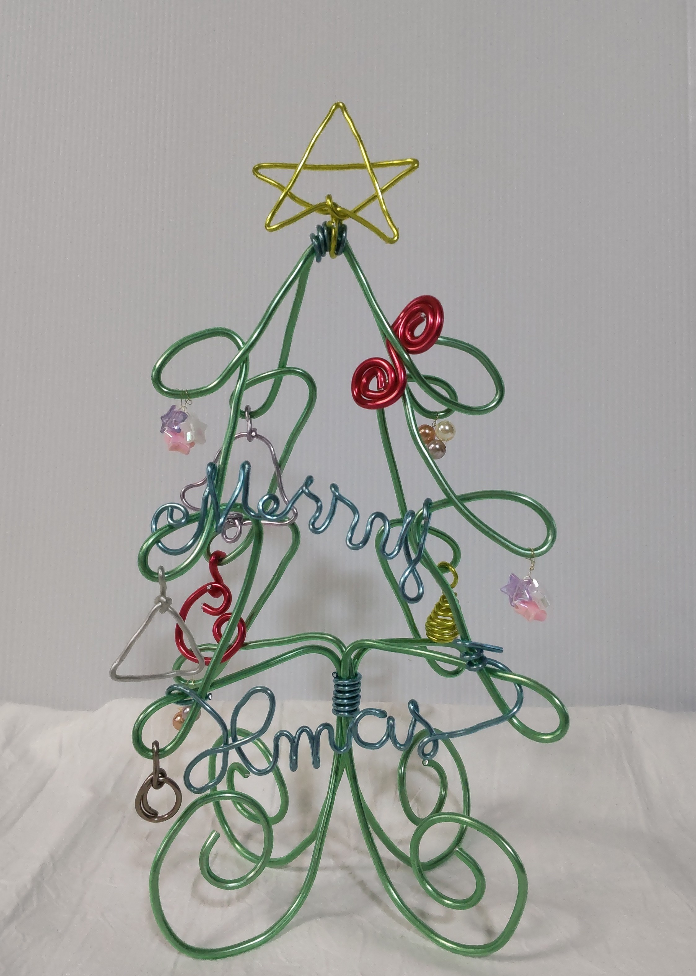 ワイヤーのクリスマスツリーに飾りを💞 | CAINZ DIY Square